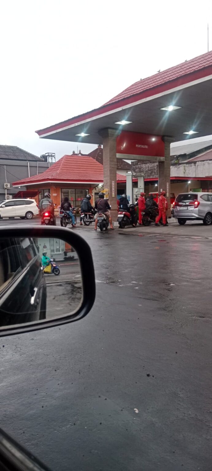 Warga Resah, Konsumen Thunder dan Galon Bolak Balik Isi Pertalite ...